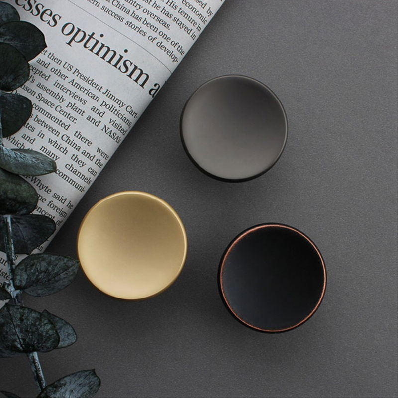 → Klassisk Møbelknop i Metal - Gratis Fragt | Runde Greb i Farver